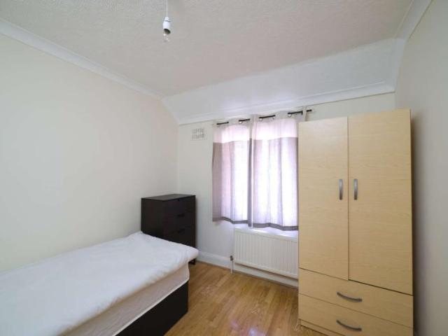 4 Bedroom Shared Living/roommate London London 103615756