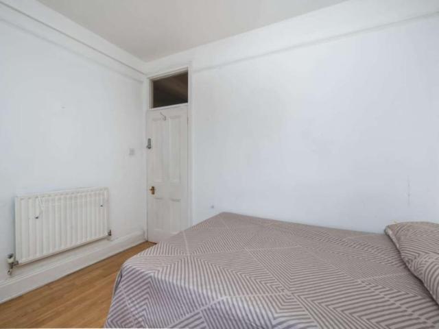 4 Bedroom Shared Living/roommate London London 103697017