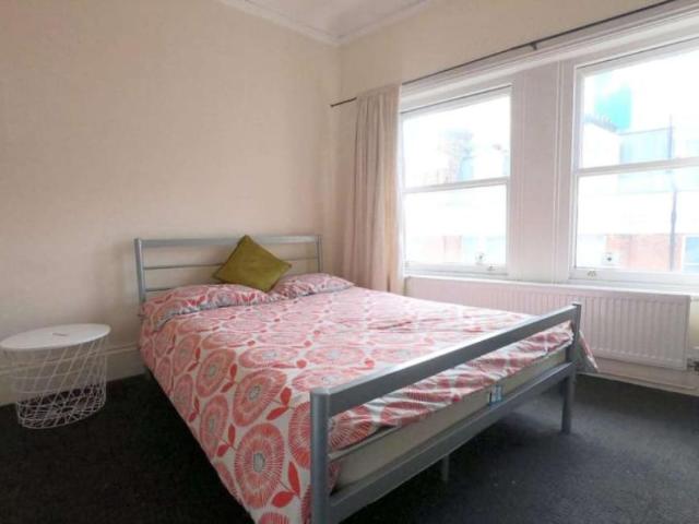 4 Bedroom Shared Living/roommate London London 103697025