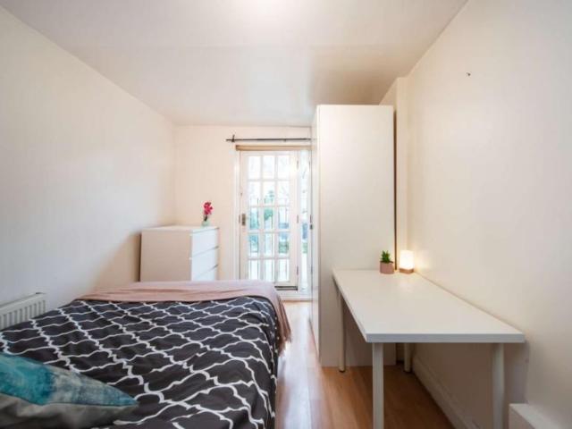4 Bedroom Shared Living/roommate London London 103697023