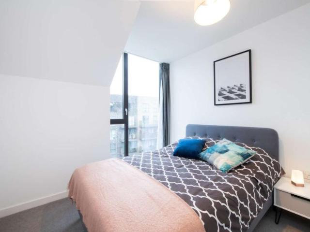 4 Bedroom Shared Living/roommate London London 103697268