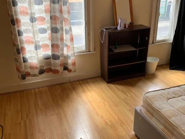 4 Bedroom Shared Living/roommate London London 103742442