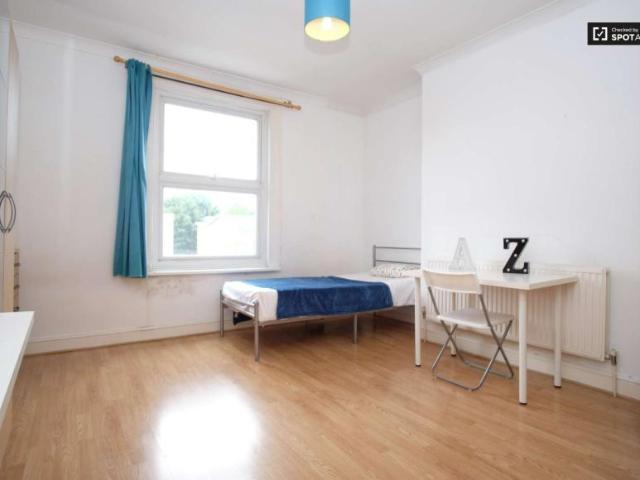 4 Bedroom Shared Living/roommate London London 103882420