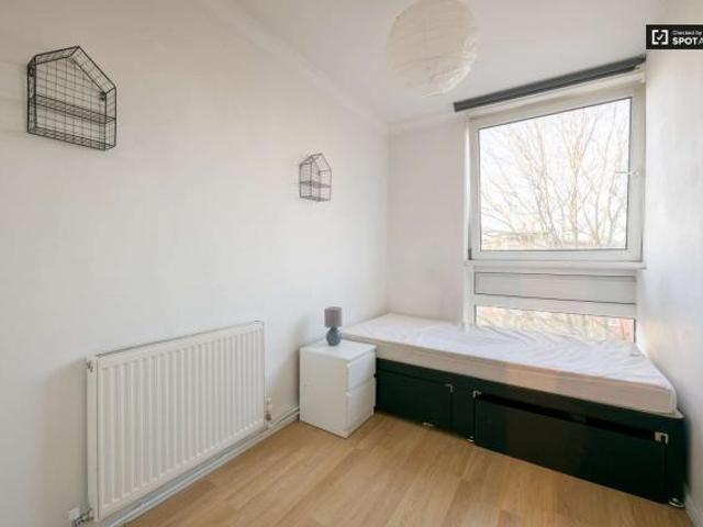 4 Bedroom Shared Living/roommate London London 57184968