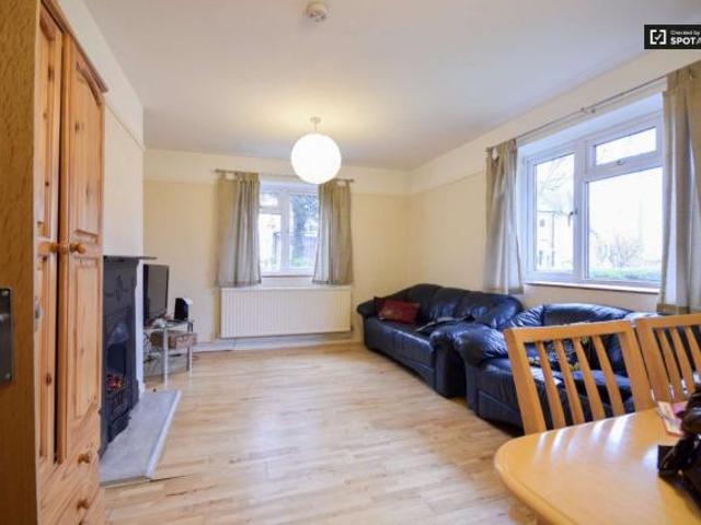 4 Bedroom Shared Living/roommate London London 79079817