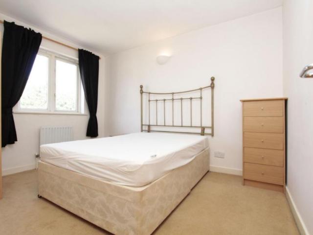 4 Bedroom Shared Living/roommate London London 90559400