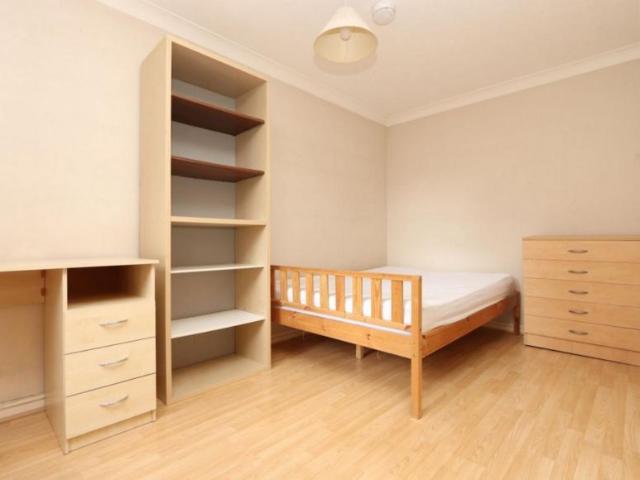 4 Bedroom Shared Living/roommate London London 90559415