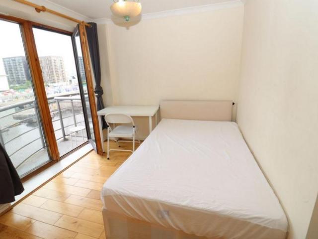 4 Bedroom Shared Living/roommate London London 90559419