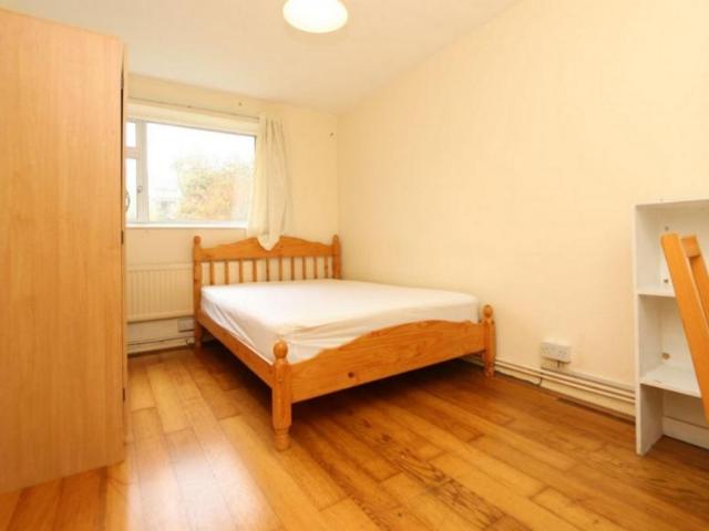 4 Bedroom Shared Living/roommate London London 90559421