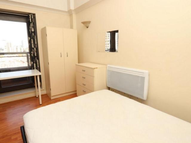 4 Bedroom Shared Living/roommate London London 90559428
