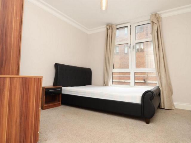 4 Bedroom Shared Living/roommate London London 90559475
