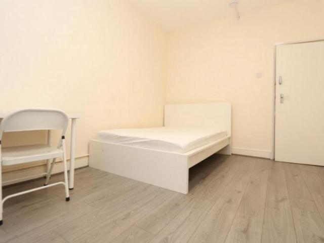4 Bedroom Shared Living/roommate London London 90559536