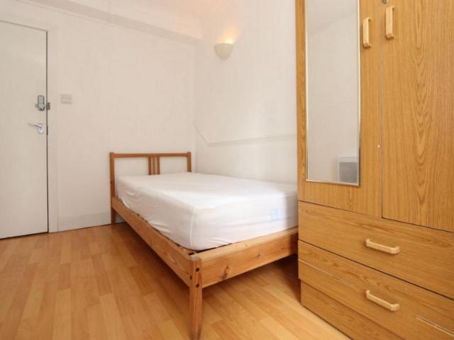 4 Bedroom Shared Living/roommate London London 90559537