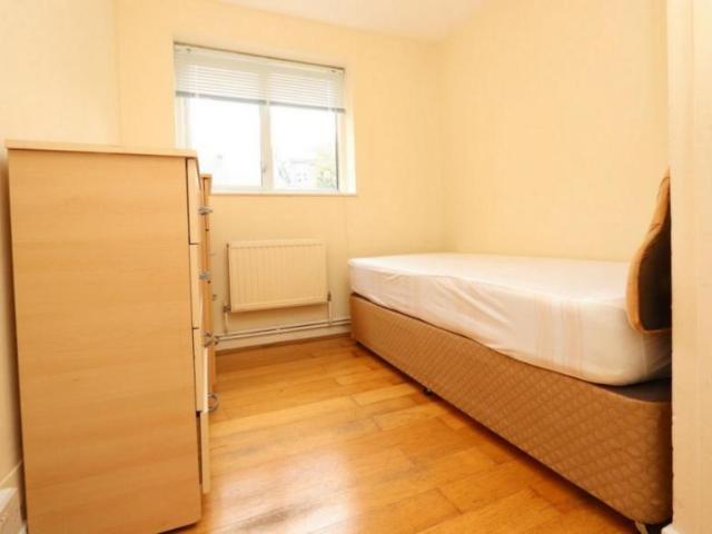 4 Bedroom Shared Living/roommate London London 90559591