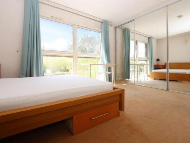 4 Bedroom Shared Living/roommate London London 90559596