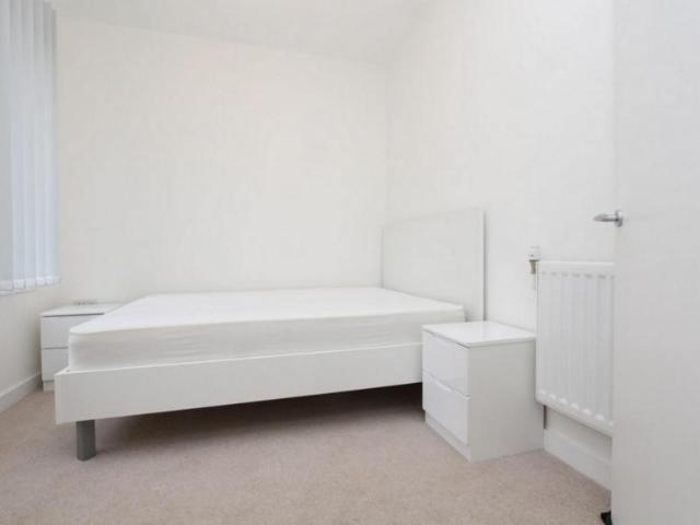 4 Bedroom Shared Living/roommate London London 90559651