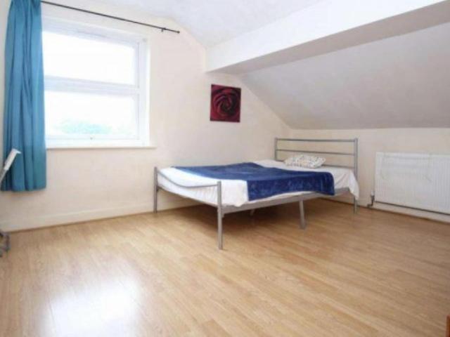 4 Bedroom Shared Living/roommate London London 90559672