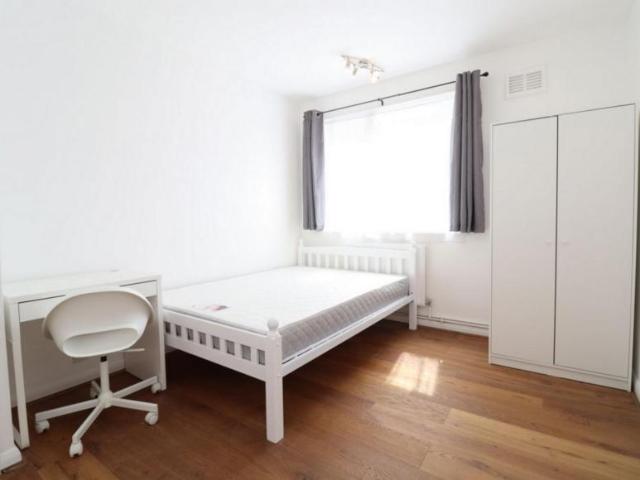 4 Bedroom Shared Living/roommate London London 90559692