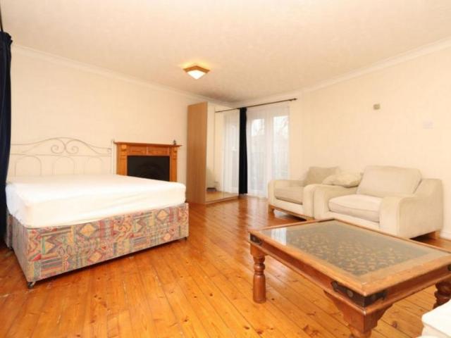 4 Bedroom Shared Living/roommate London London 90559732