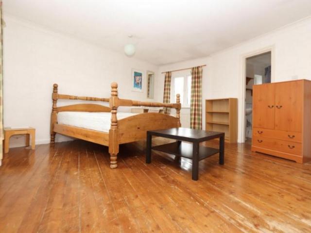 4 Bedroom Shared Living/roommate London London 90559733