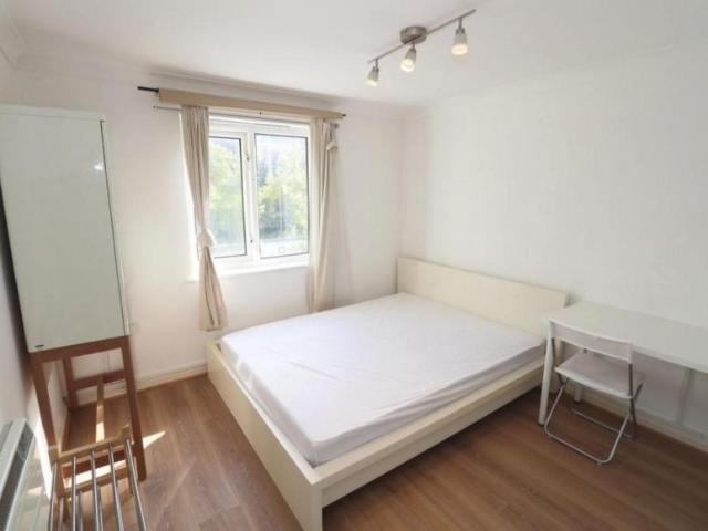 4 Bedroom Shared Living/roommate London London 90559743