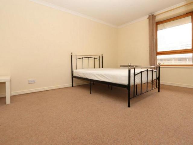 4 Bedroom Shared Living/roommate London London 90559752