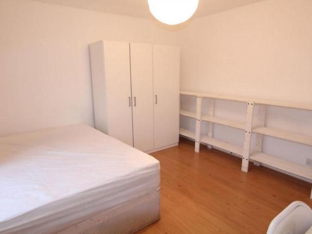 4 Bedroom Shared Living/roommate London London 90559755