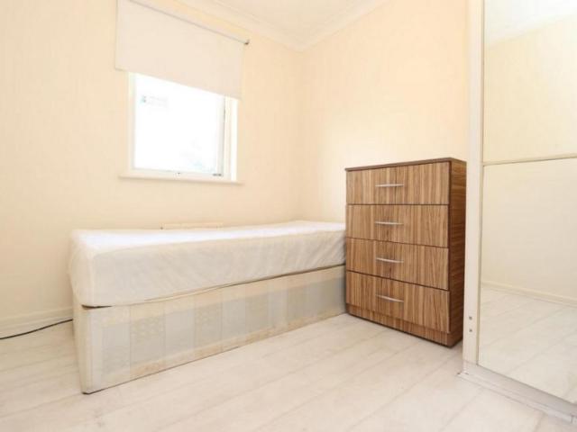 4 Bedroom Shared Living/roommate London London 90559765