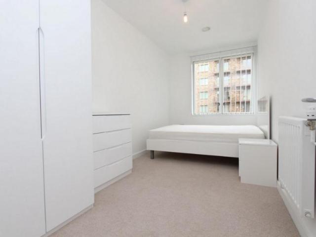 4 Bedroom Shared Living/roommate London London 90559771