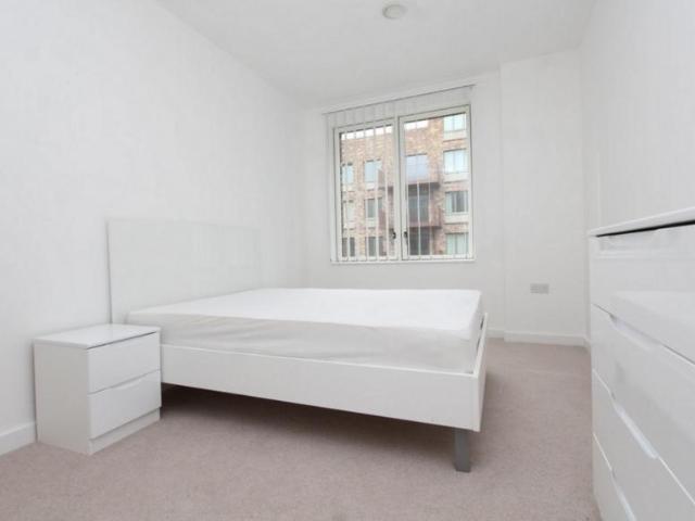4 Bedroom Shared Living/roommate London London 90559772