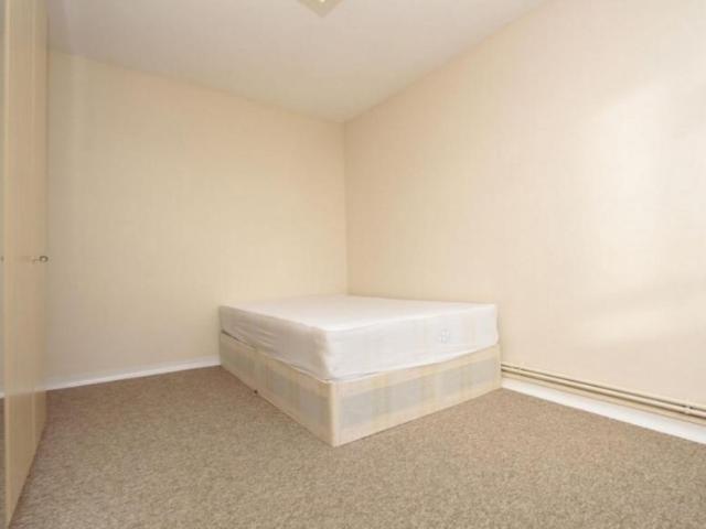 4 Bedroom Shared Living/roommate London London 90559783