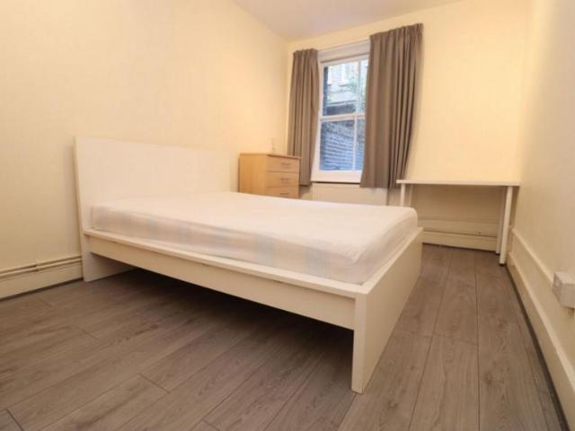4 Bedroom Shared Living/roommate London London 90559798