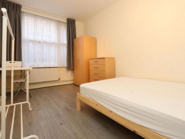 4 Bedroom Shared Living/roommate London London 90559799