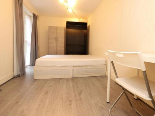 4 Bedroom Shared Living/roommate London London 90559800