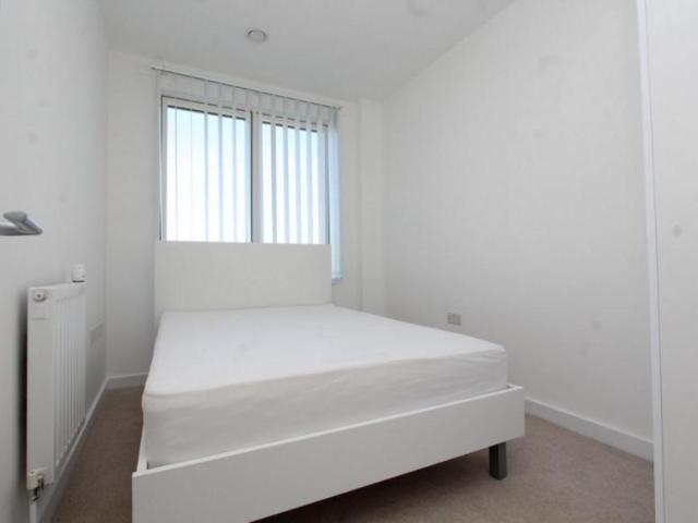 4 Bedroom Shared Living/roommate London London 90559883