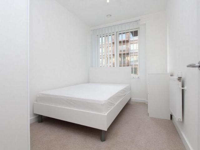4 Bedroom Shared Living/roommate London London 90559899