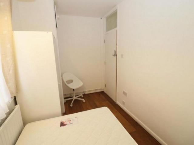 4 Bedroom Shared Living/roommate London London 90559900