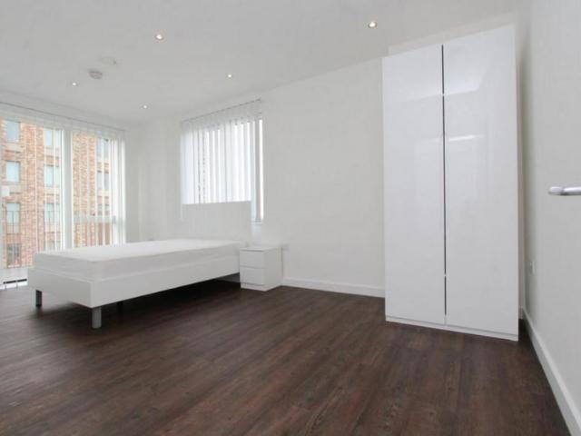 4 Bedroom Shared Living/roommate London London 90559908