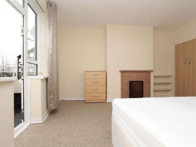 4 Bedroom Shared Living/roommate London London 90559925