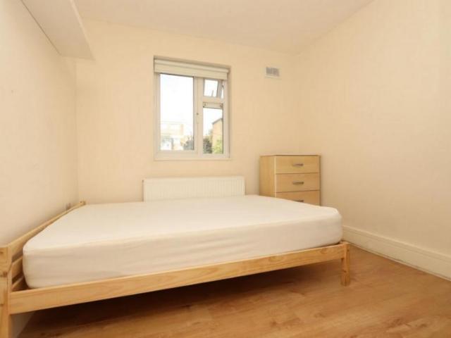 4 Bedroom Shared Living/roommate London London 90559935