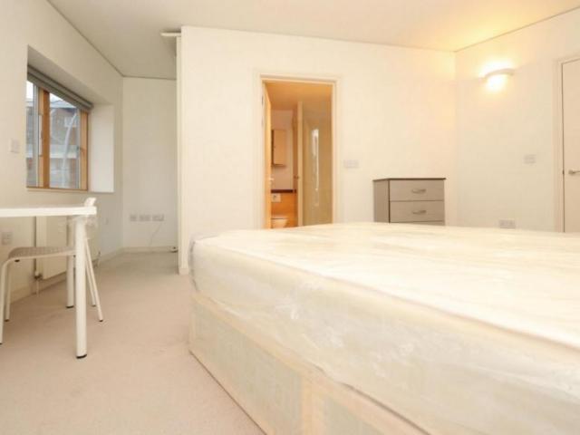 4 Bedroom Shared Living/roommate London London 90559951