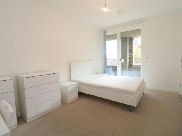 4 Bedroom Shared Living/roommate London London 90559970