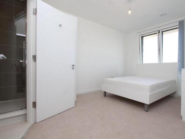 4 Bedroom Shared Living/roommate London London 90559984