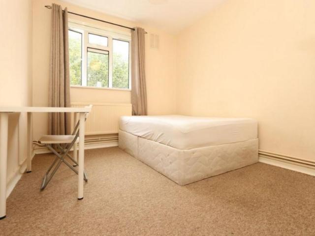 4 Bedroom Shared Living/roommate London London 90559264