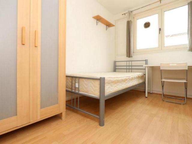 4 Bedroom Shared Living/roommate London London 90559355