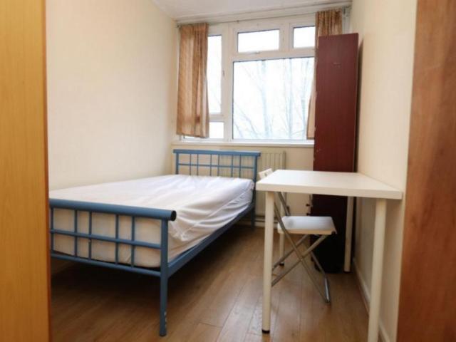 4 Bedroom Shared Living/roommate London London 90559390