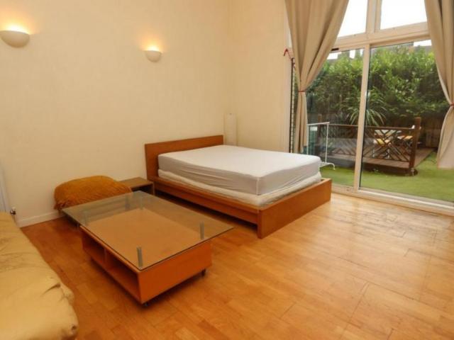 4 Bedroom Shared Living/roommate London London 90559395
