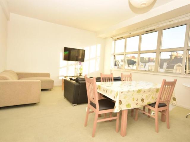 4 Bedroom Shared Living/roommate London London 90560415