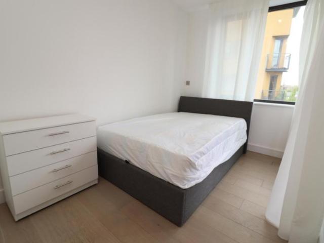 4 Bedroom Shared Living/roommate London London 90560610