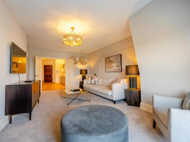 4 Bedroom Shared Living/roommate London London 90560942